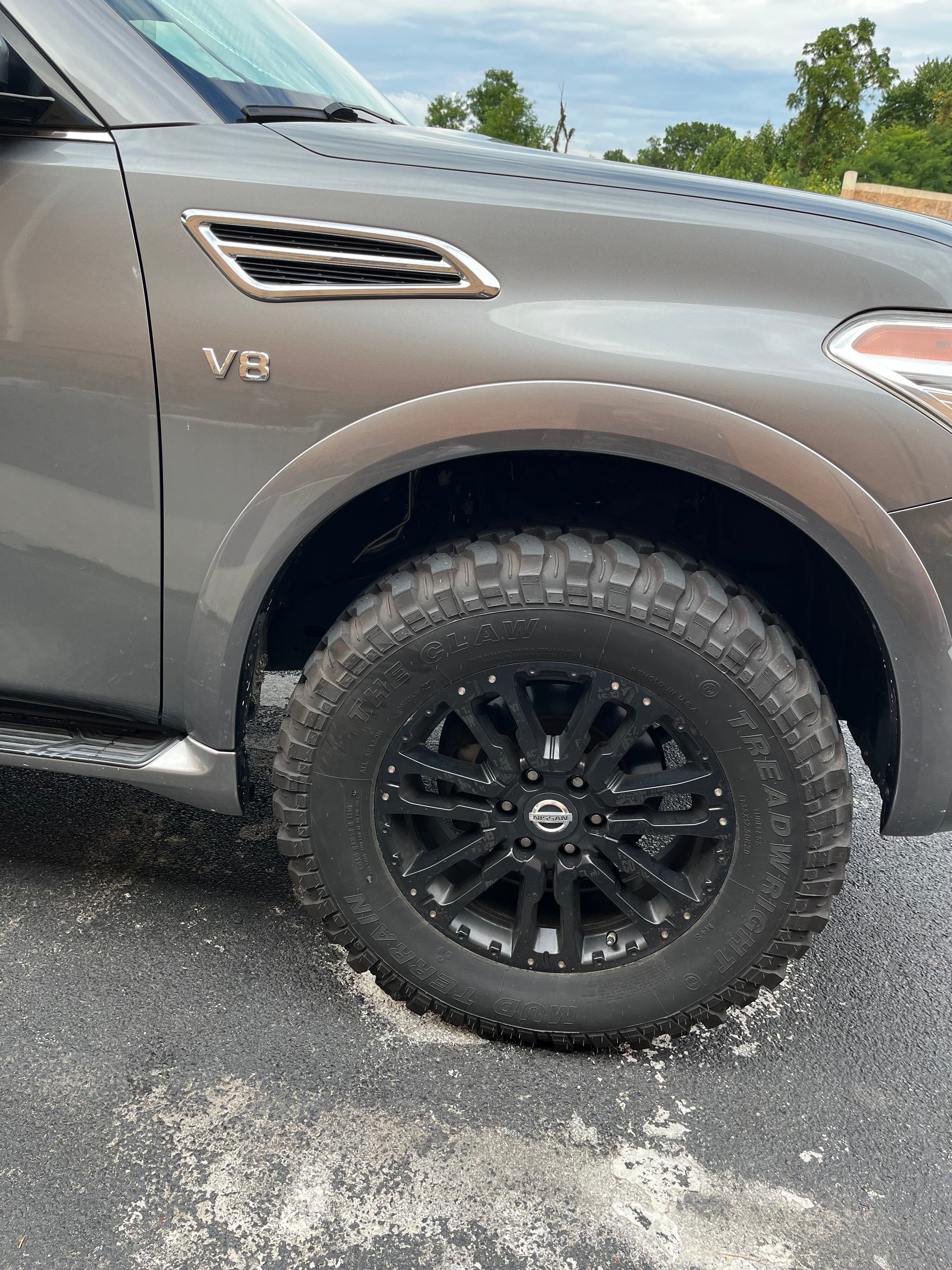 2017 Nissan Armada with 1.5" Inch Wheel Spacers – Titan Wheel Accessories