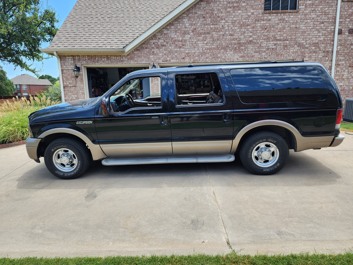 2005 Ford Excursion with 2" Inch Wheel Spacers – Titan Wheel Accessories
